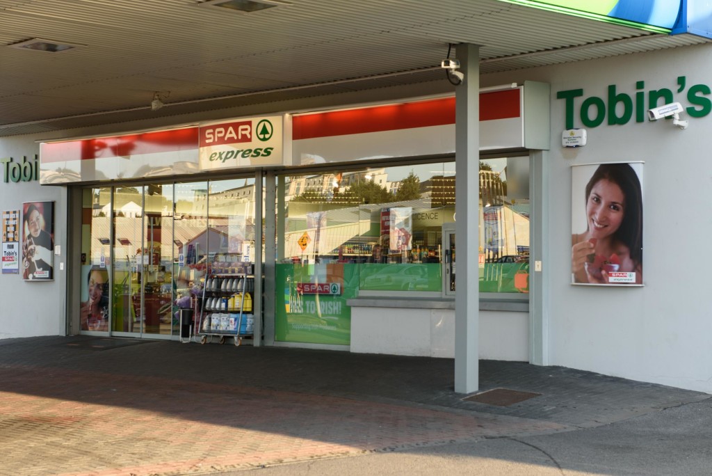 Tobins Letterkenny, Annette and Eddie Tobin and Staff. Photo Clive ...