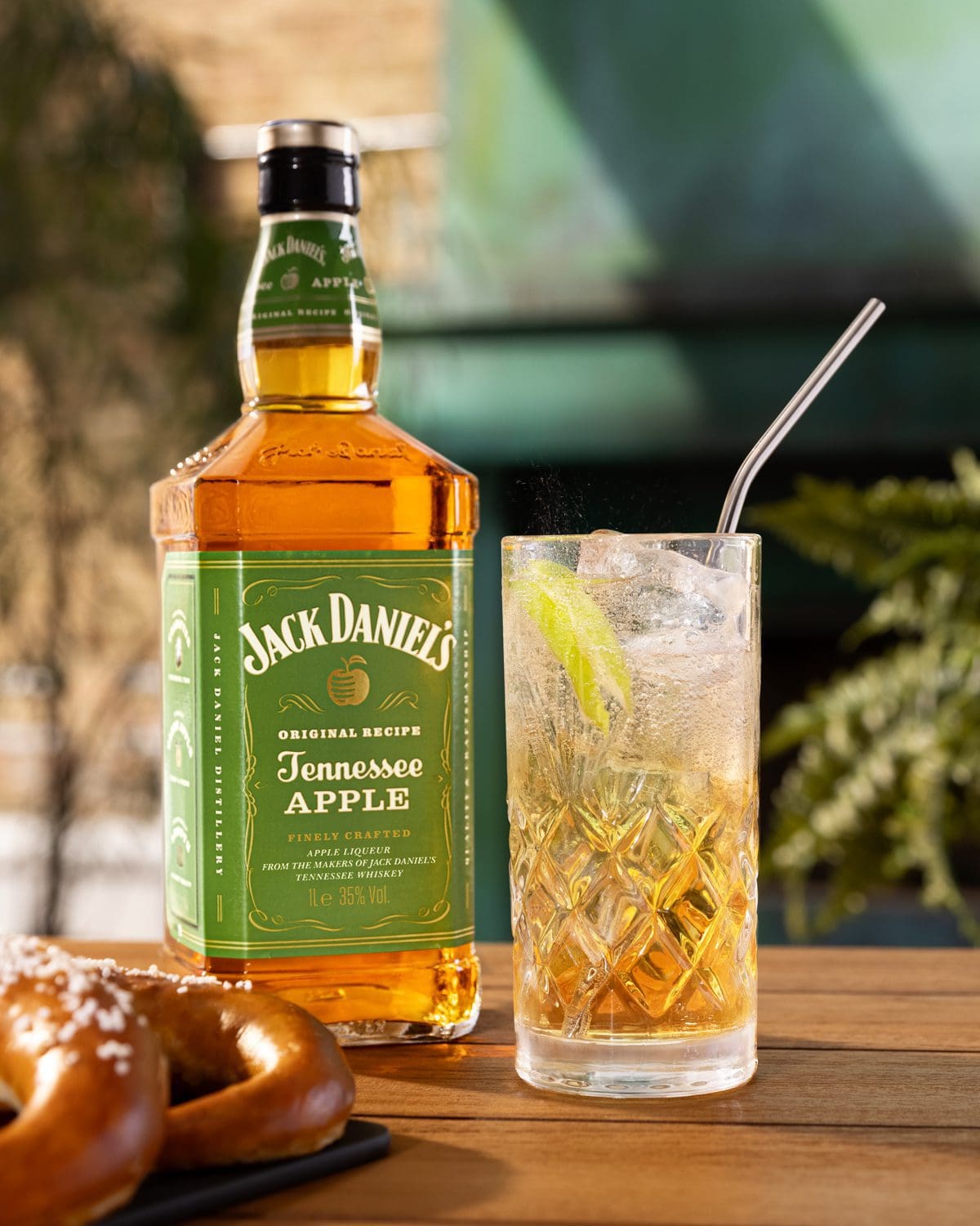 BFJA220913S_JD-Apple-Core-AppleSodaPretzel-Static-Global-4x5 ...